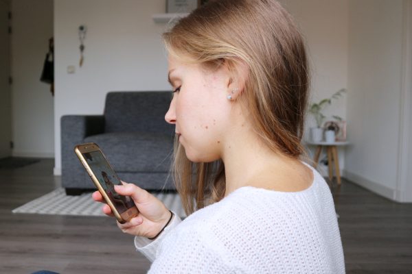 Verslaafd aan je mobiel? (20 simpele telefoonverslaving tips)